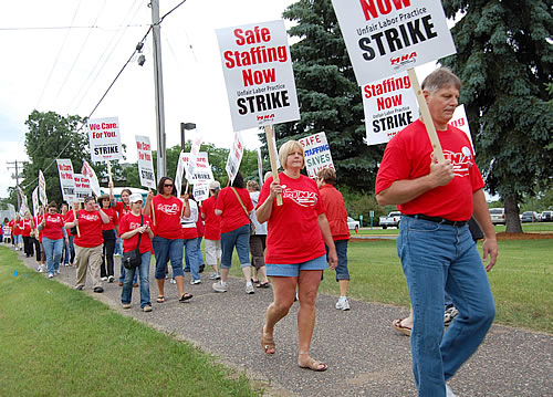 Minn. nurses on the picket line | SocialistWorker.org