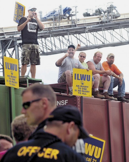 ILWU takes on union-buster | SocialistWorker.org